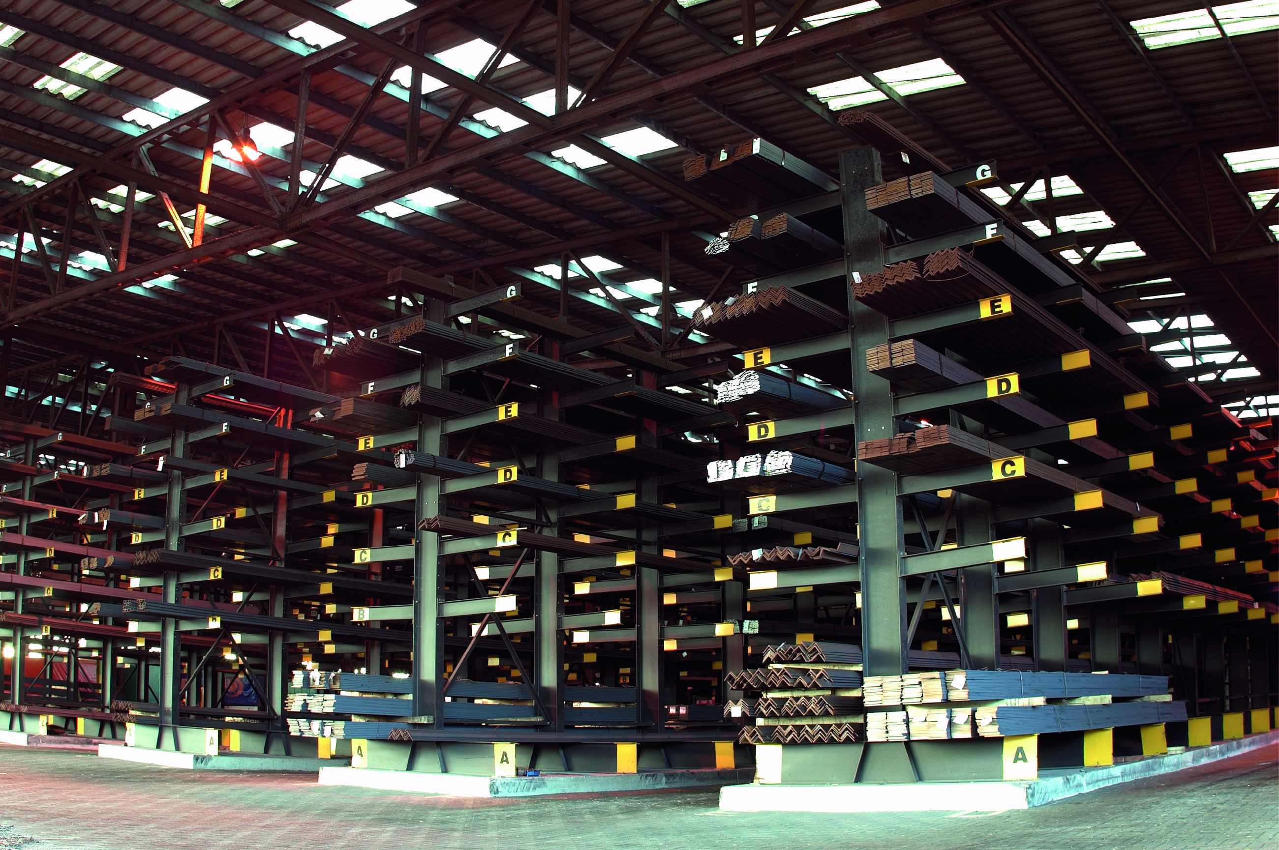 Cantilever racking - Ideal for the storage of long goods - CLN Racking